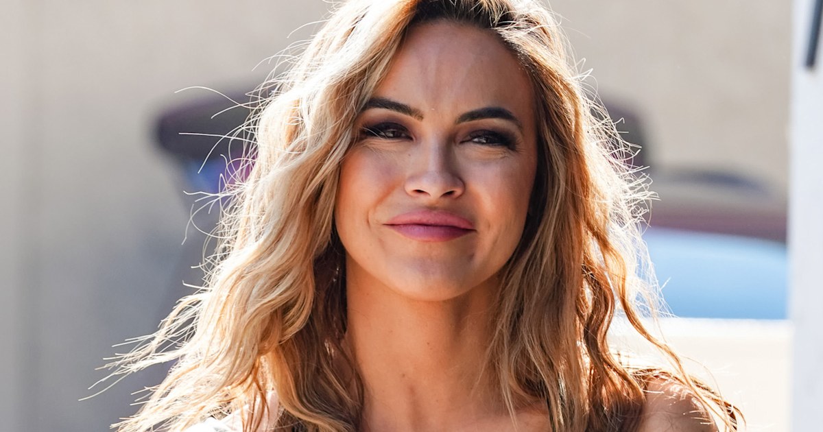 Chrishell Stause rocks bangs at People's Choice Awards