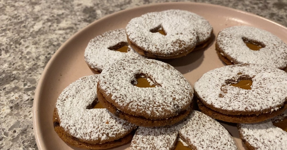 Walnut Linzer Cookies with Cookie Butter Recipe