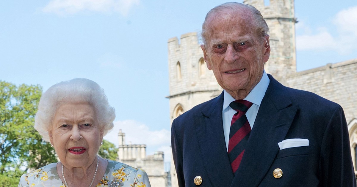 Queen Elizabeth, Prince Philip receive COVID-19 vaccinations