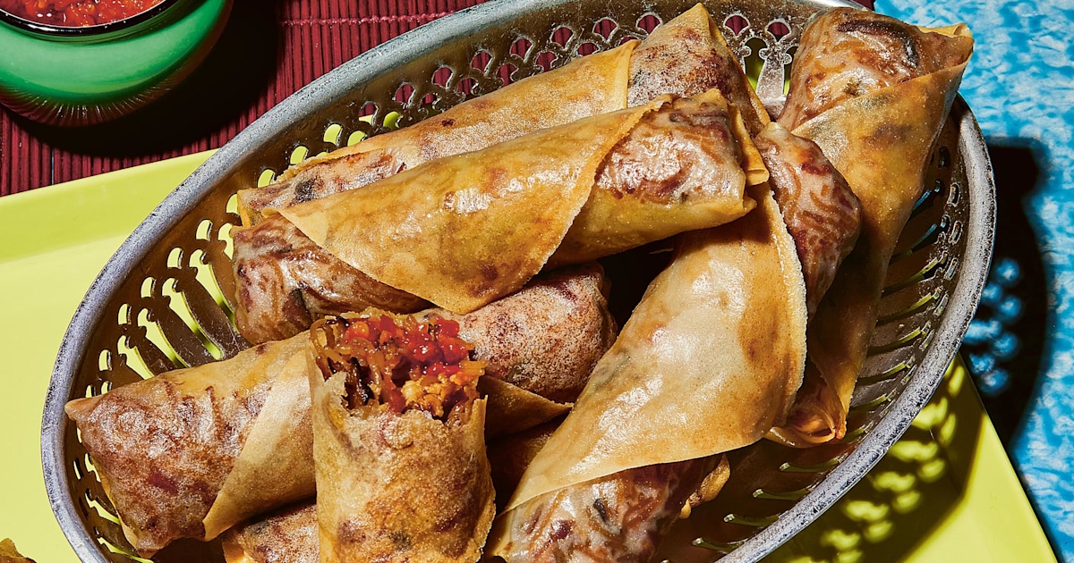 Chicken and Garlic Spring Rolls (Lumpia) Recipe