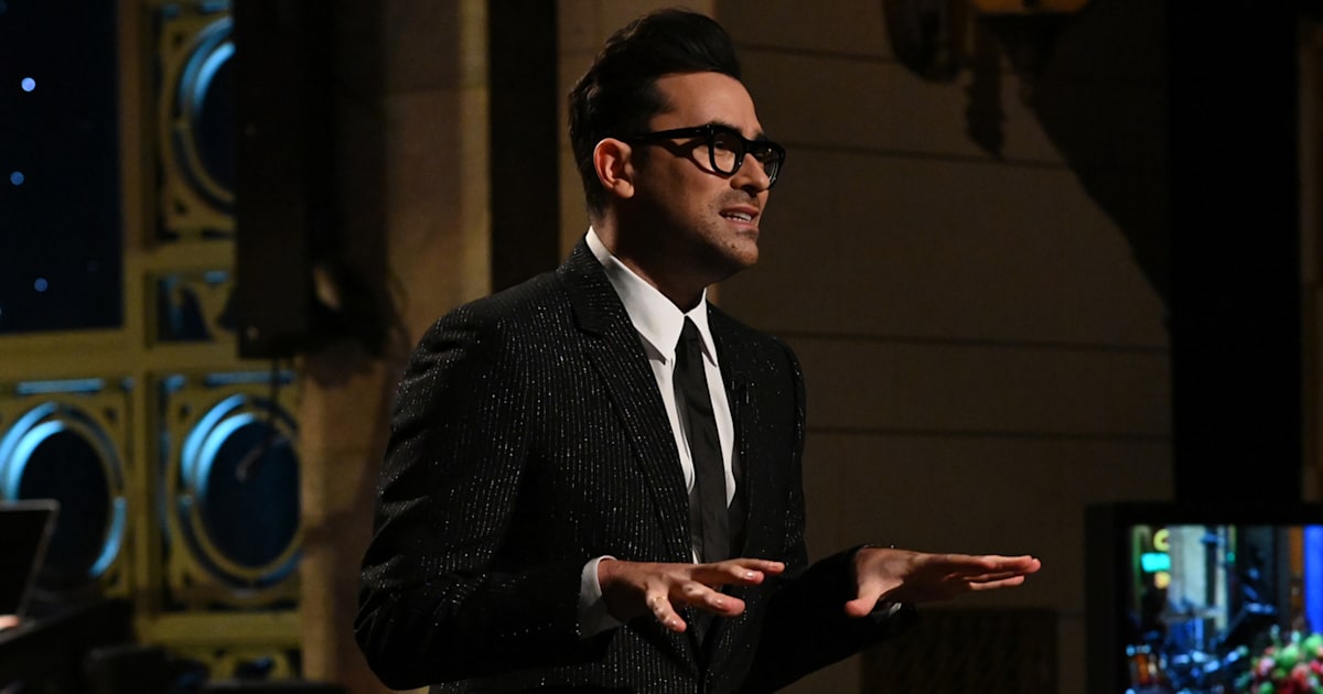 Dan Levy starts new 'Saturday Night Live' hosting tradition