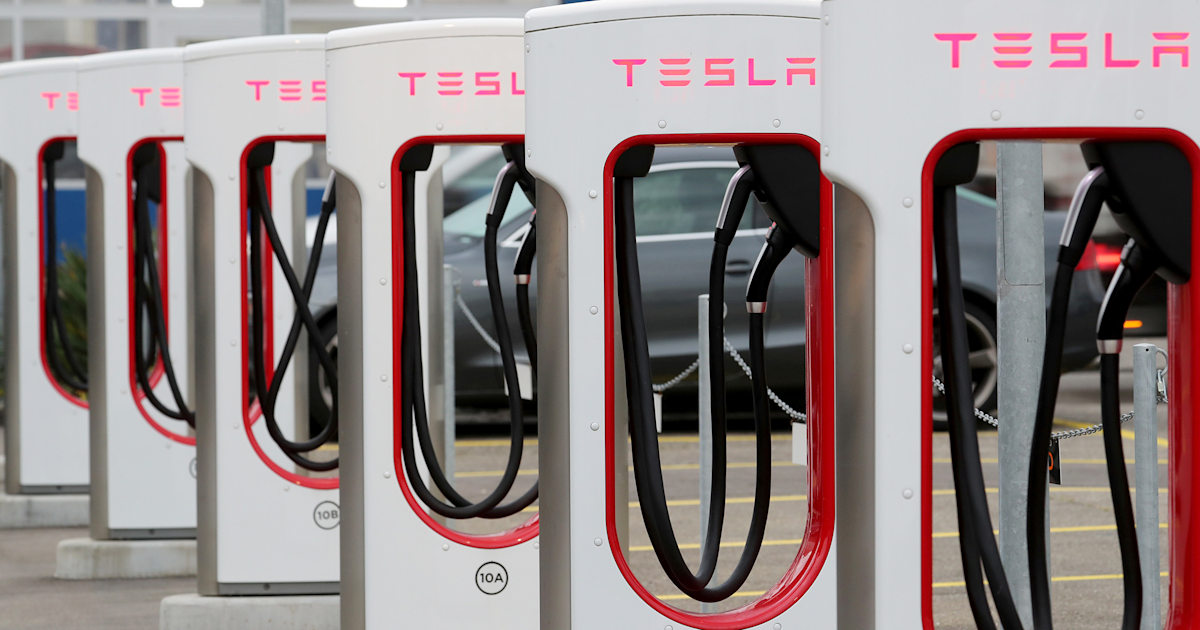 2 dead in Tesla crash in Texas that was believed to be driverless