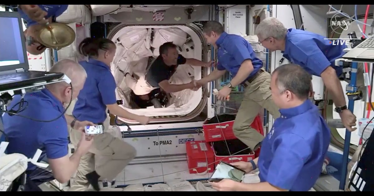 11 astronauts unite at International Space Station