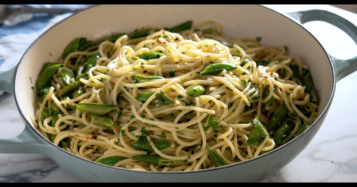Valerie Bertinelli's Lemon Spaghetti with Snap Peas Recipe