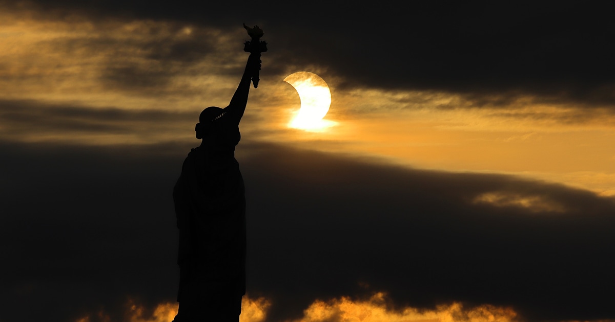 'Ring of fire' eclipse burns across the sky — see the dazzling photos