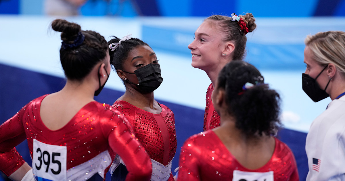 Simone Biles gives teammates empowering pep talk after withdrawing from ...