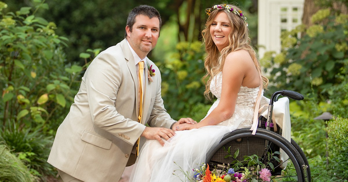 'Paralyzed bride' Rachelle Friedman Chapman renews vows