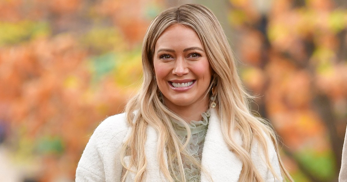 Hilary Duff shares first look from set of new show, 'How I Met Your Father' Hilary Duff shares first look from set of new show, 'How I Met Your Father'
