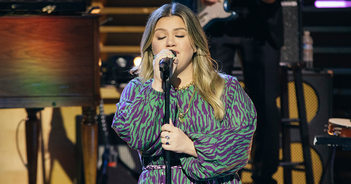 'Kellyoke' is back! Watch Kelly Clarkson sing a soulful classic