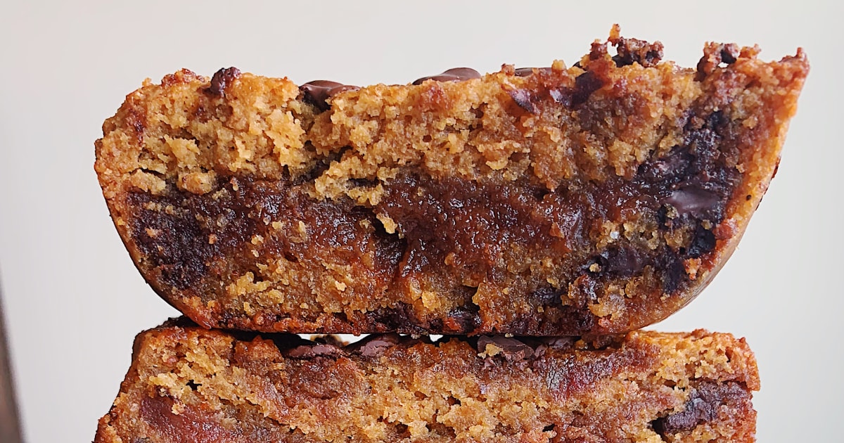 Date Caramel-Stuffed Cookie Bars Recipe
