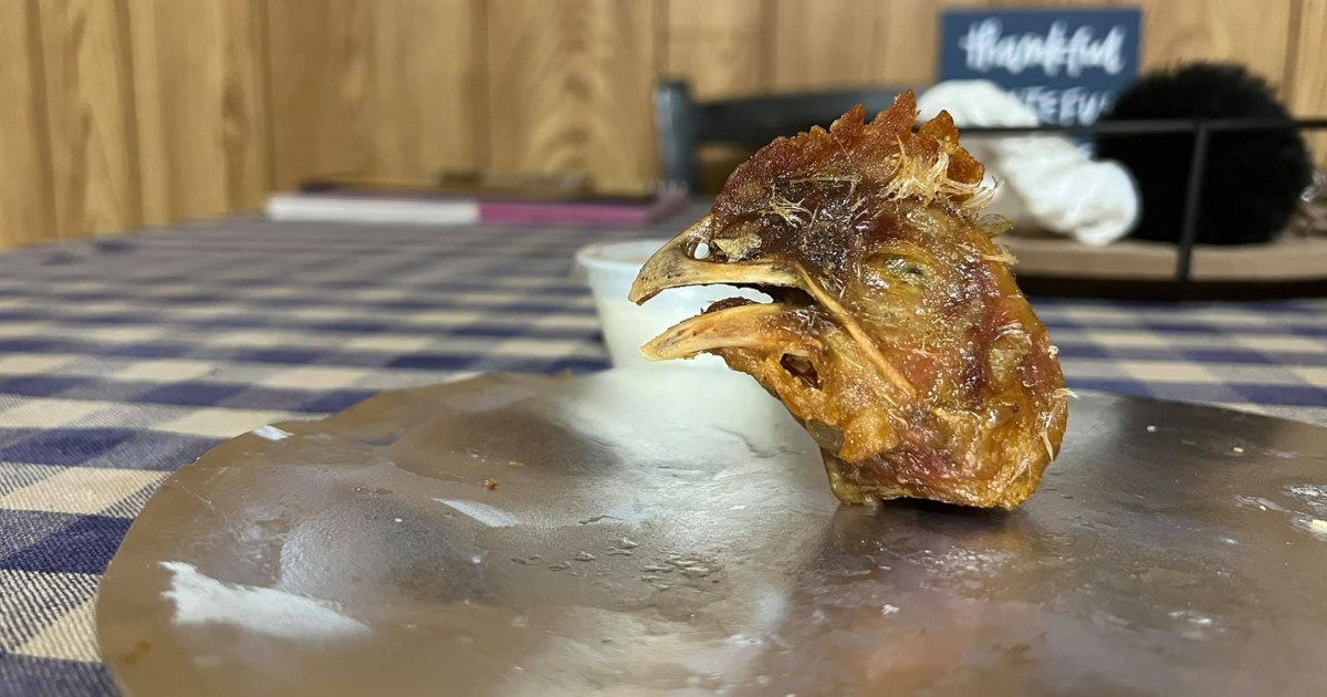 Woman finds chicken head in her takeout wings