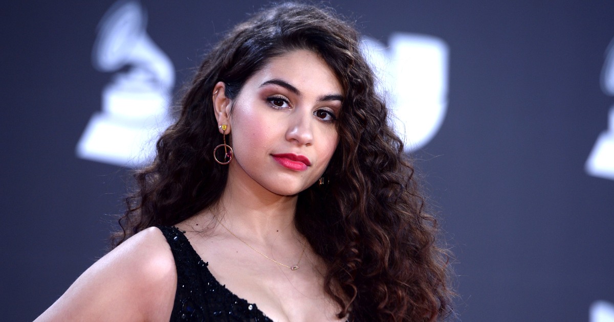 Alessia Cara transforms into Amy Winehouse for Halloween 2021