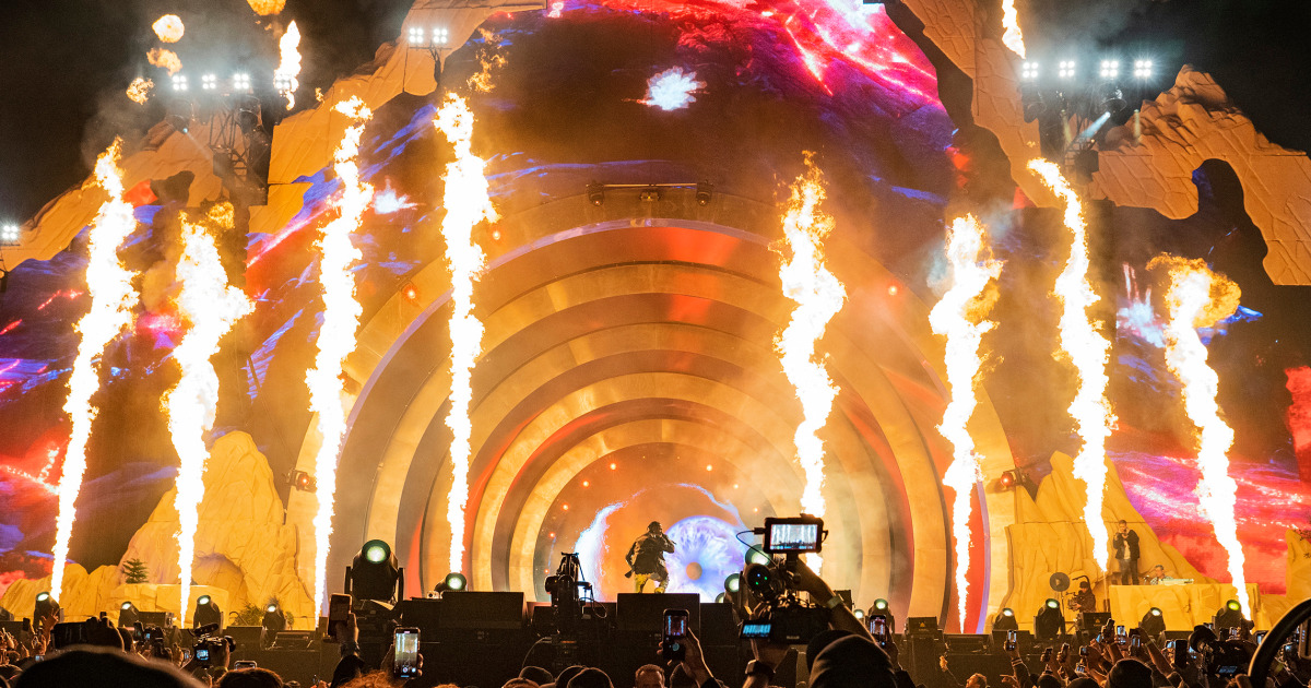 Some wonder if stage setup at Astroworld festival played role in tragedy