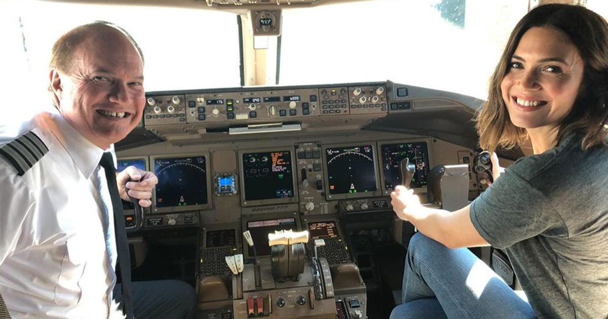 Mandy Moore honors pilot dad on last day at American Airlines