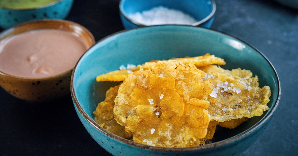 How To Make Tostones (Fried Green Plaintains) with Mayo-Ketchup