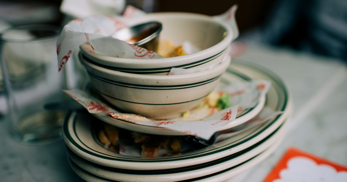 Do Servers Appreciate It When We Stack Our Dirty Plates for Them?