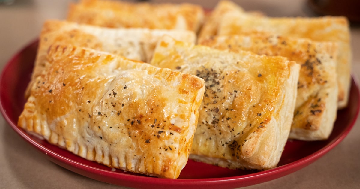 Easy Pizza Pockets Recipe - How to Make DIY Pizza Pockets