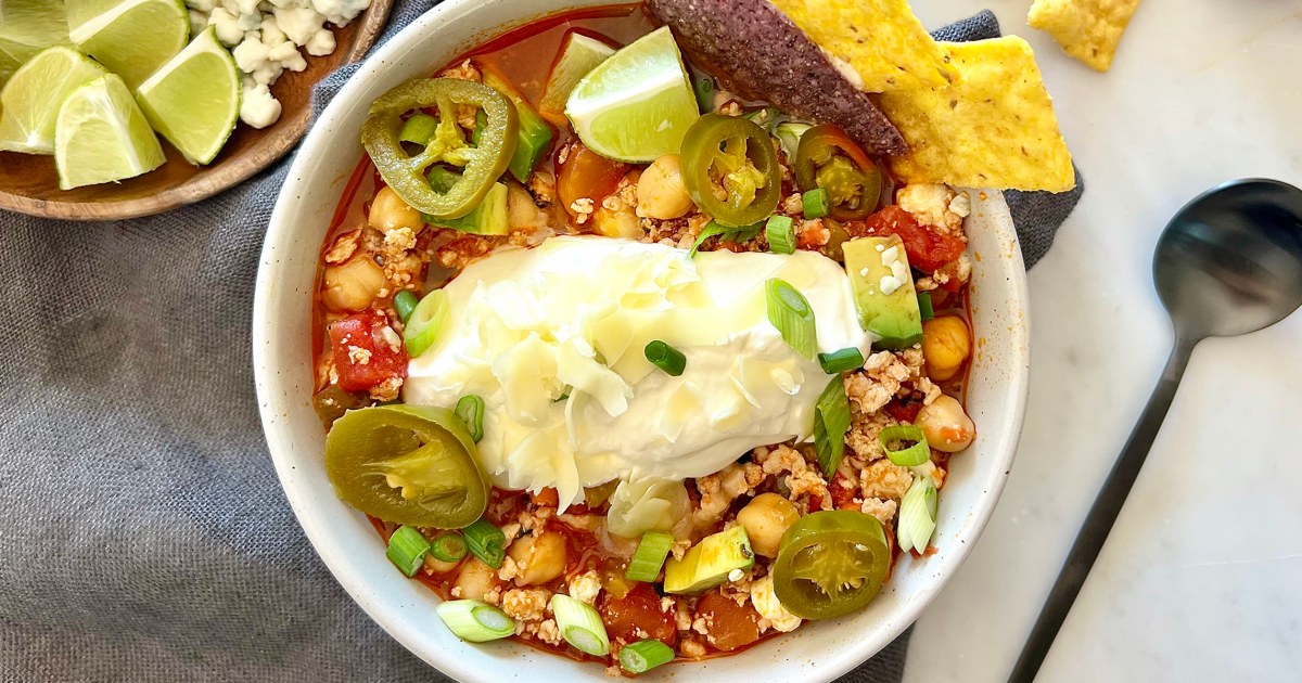 Rachael Ray's Buffalo Chicken Chili Recipe