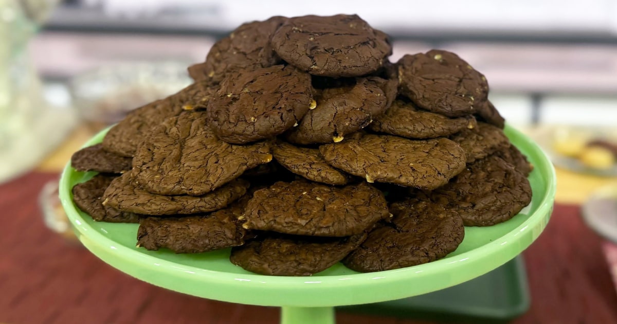 Chocolate Toffee Meringue Cookies
