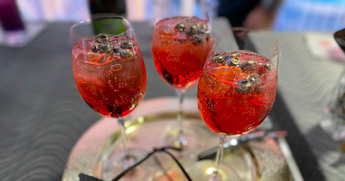 Sparkly Aperol Spritz
