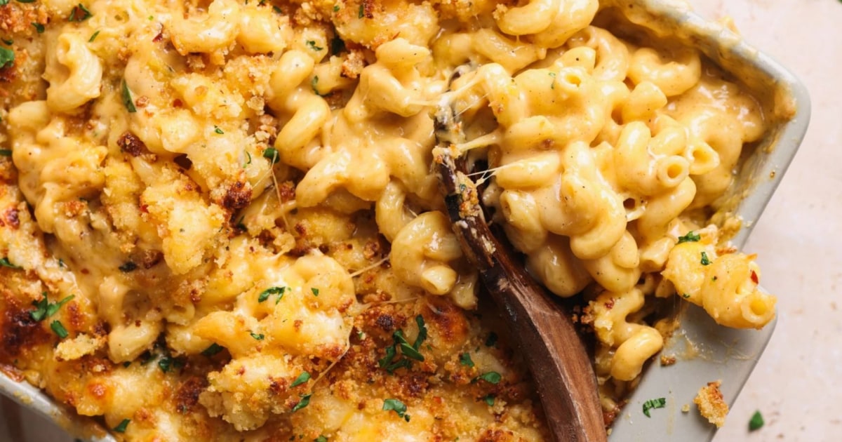 Creamy Baked Mac and Cheese with Crispy Breadcrumb Topping