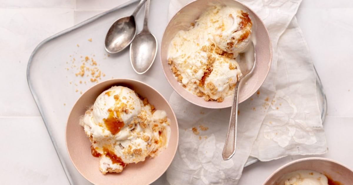 No-Churn Peach Crumble Ice Cream