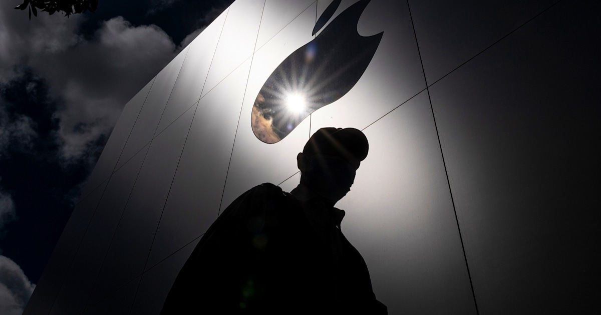 Update your iPhone: Spyware company using ‘terrifying’ hack ...