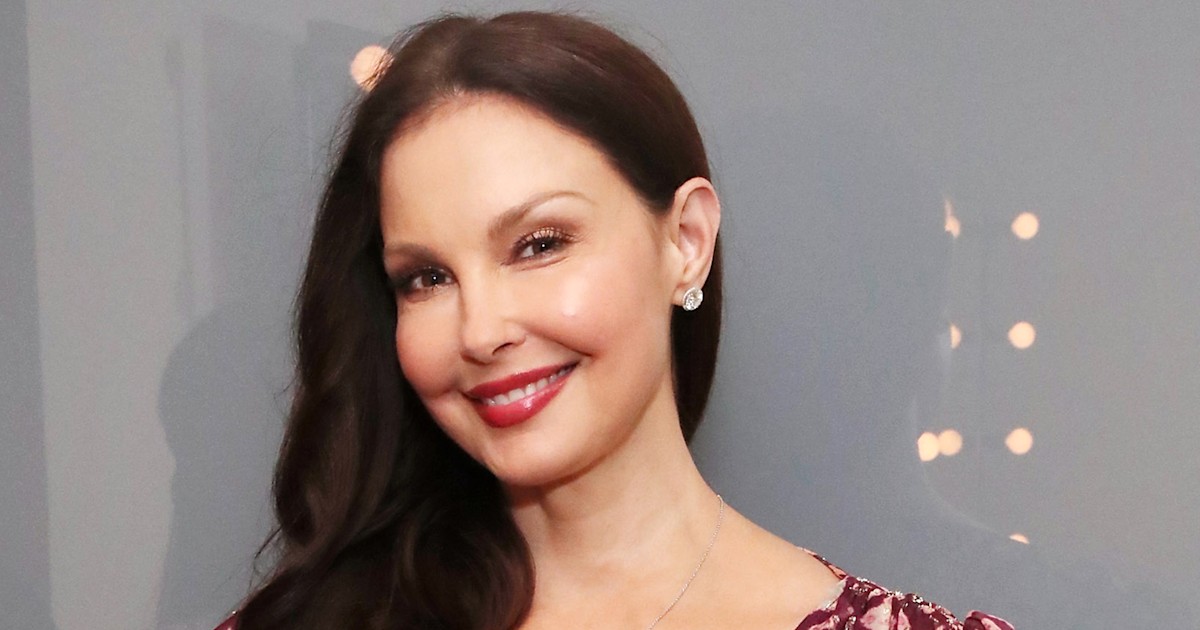 Ashley Judd makes 1st public appearance since leg accident