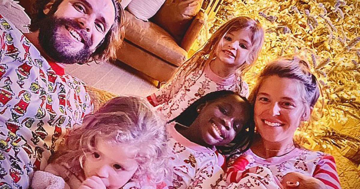 Thomas Rhett and wife Lauren Akins will adopt again