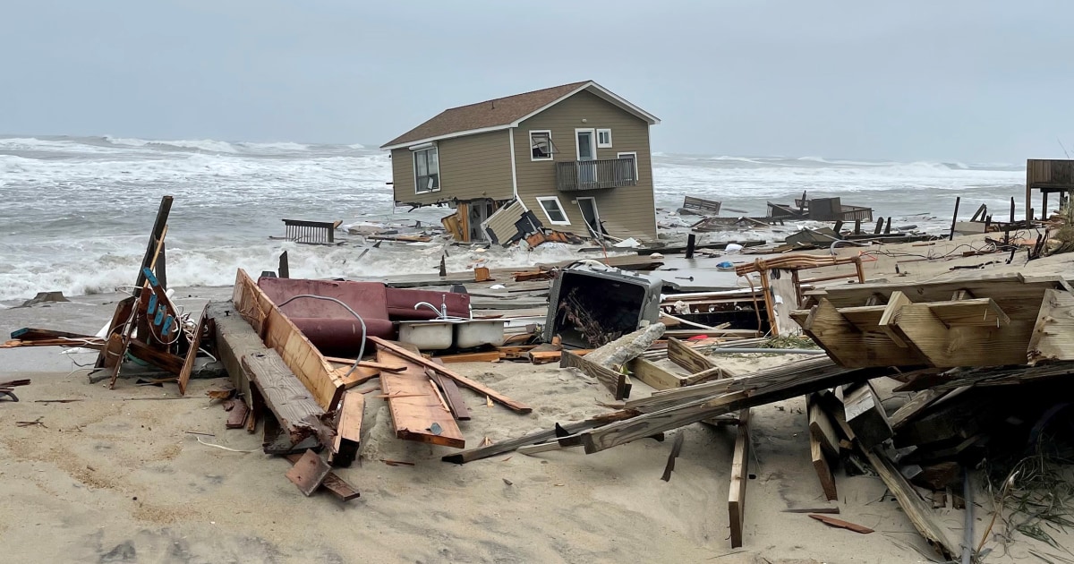 Beachfront House in North Carolina Collapse Into Ocean in Stunning Video