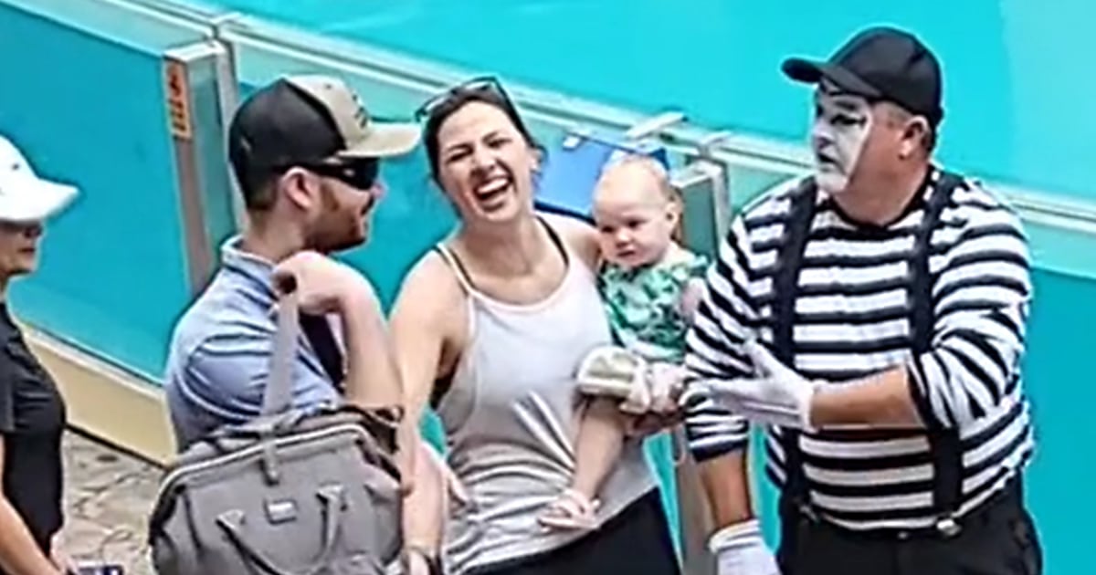 Mime At SeaWorld Calls Out Dad For Not Helping Mom In Viral Video