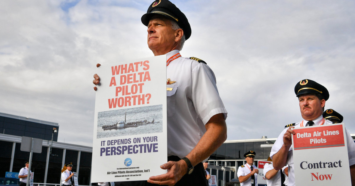 Delta Pilots Picket Ahead Of The Busy Fourth of July Travel Weekend
