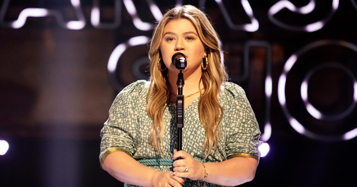 Kelly Clarkson sings Demi Lovato’s ‘Anyone’ on 'The Kelly Clarkson Show'