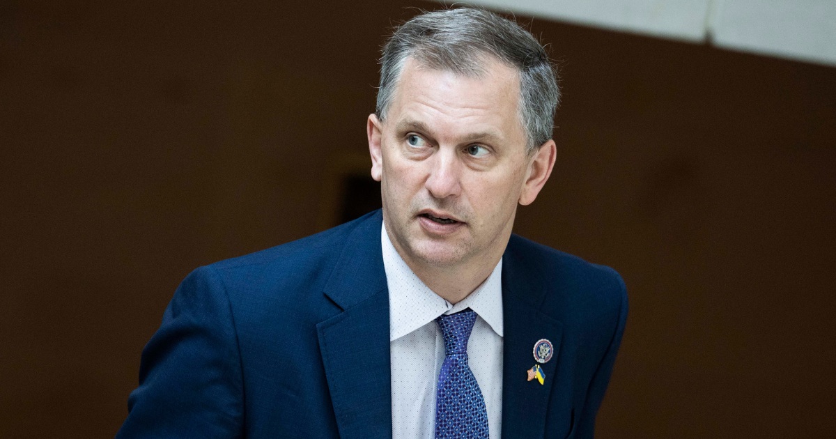 Illinois Rep. Sean Casten announces his 17-year-old daughter, Gwen, has ...