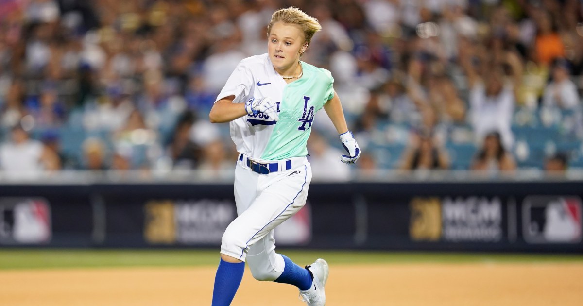 JoJo Siwa hits impressive inside-the-park home run at the 2022 All-Star ...