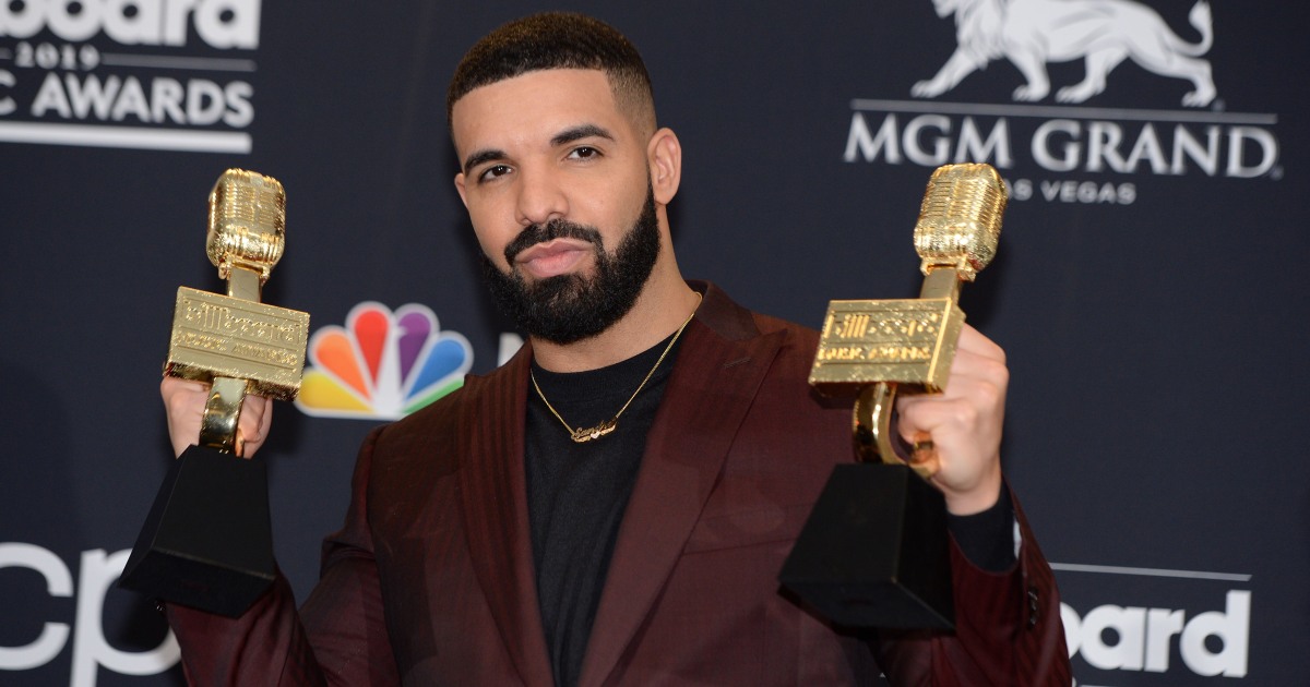 Drake gets Nike swoosh braided into his head