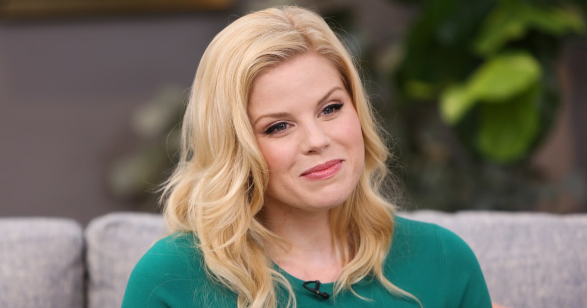 Megan Hilty Breaks Silence After Death of Pregnant Sister, Brother-in ...