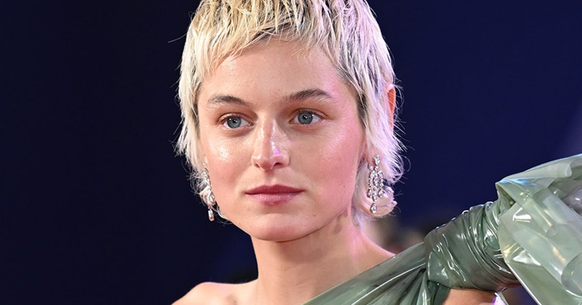 ‘Crown’ star Emma Corrin dressed like a goldfish in a plastic bag and ...