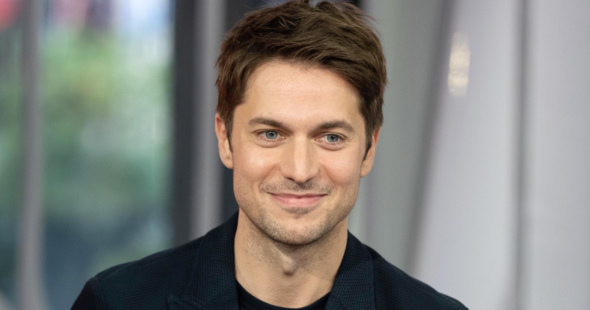 How Lucas Bravo Tried To Prank George Clooney On "Ticket To Paradise"