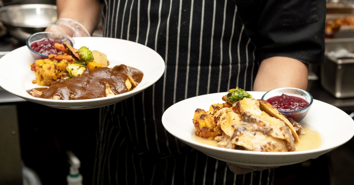 More Americans consider dining out for Thanksgiving due to rising food ...