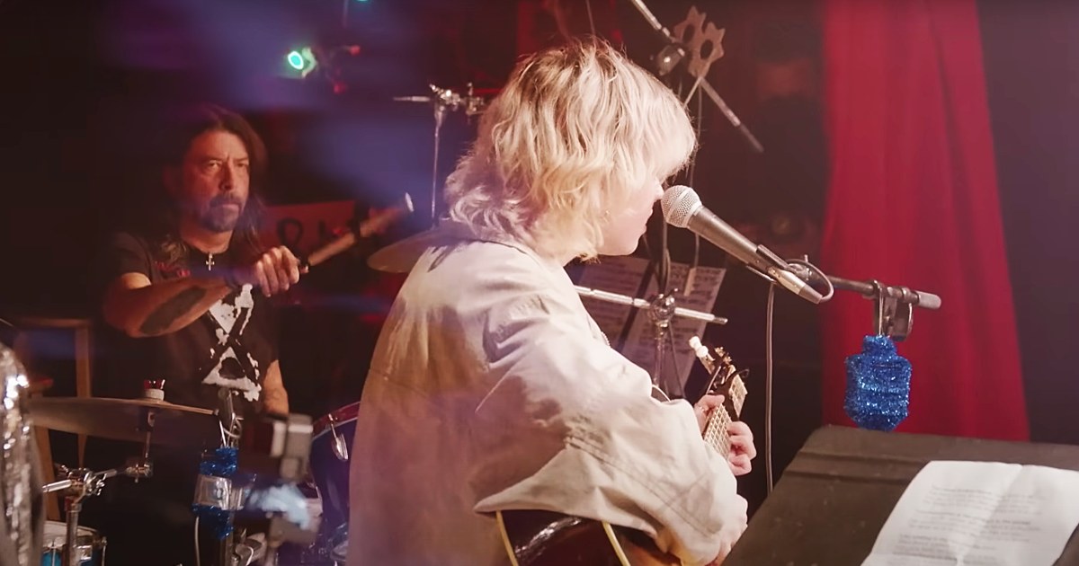 Dave Grohl and 16-year-old Daughter Violet Perform for 'Hanukkah Sessions'