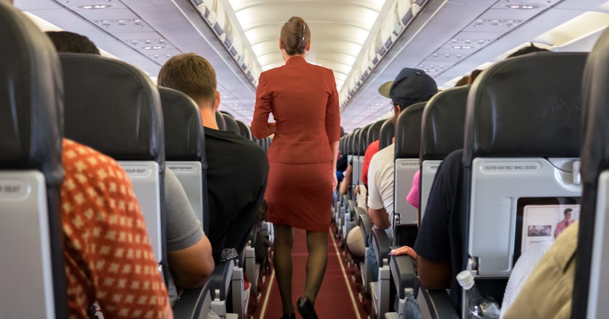 5 Things to Avoid While Flying On An Airplane