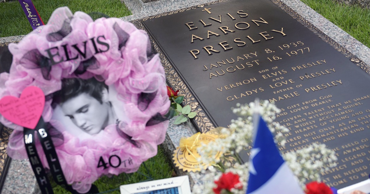 Elvis Grave Elvis Grave Picture Of Elvis Presley's Graceland Tour