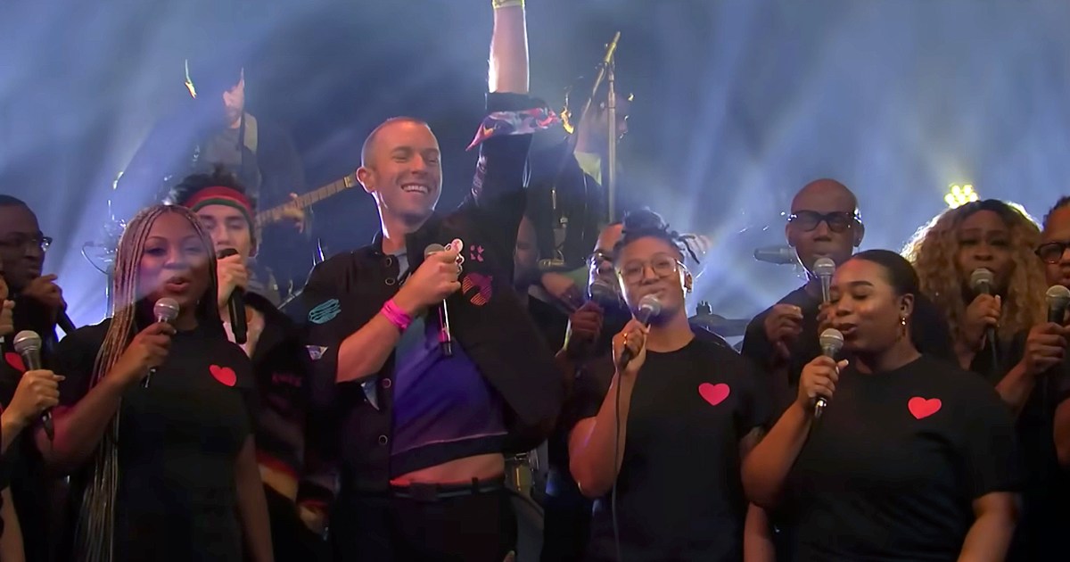 Coldplay Performs ‘Fix You’ On ‘SNL’