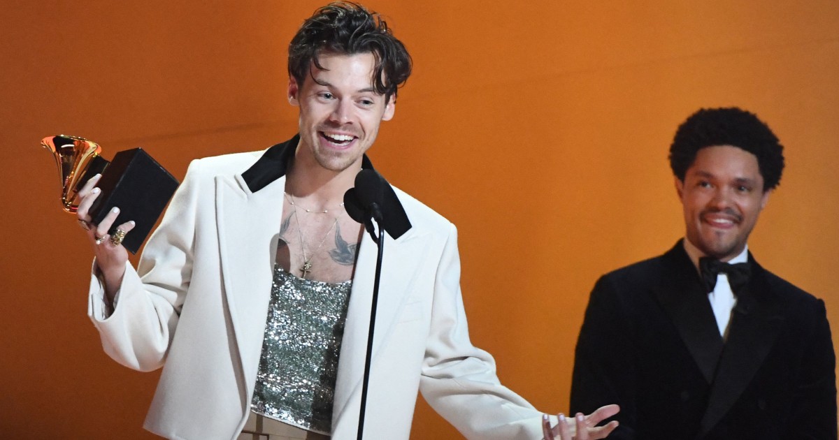 As Harry Styles Accepts Grammys Some Audience Members Shout Beyonce
