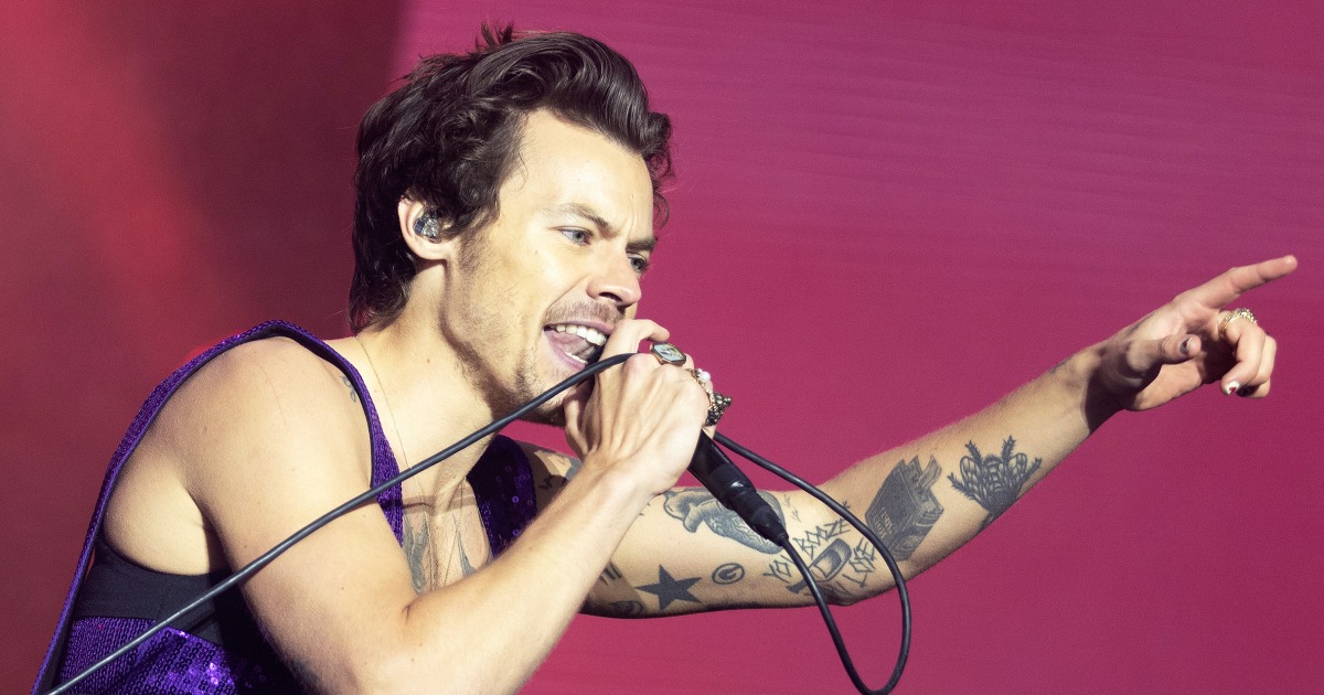 Shoey! Harry Styles drinks out of his shoe midconcert in Australia ...