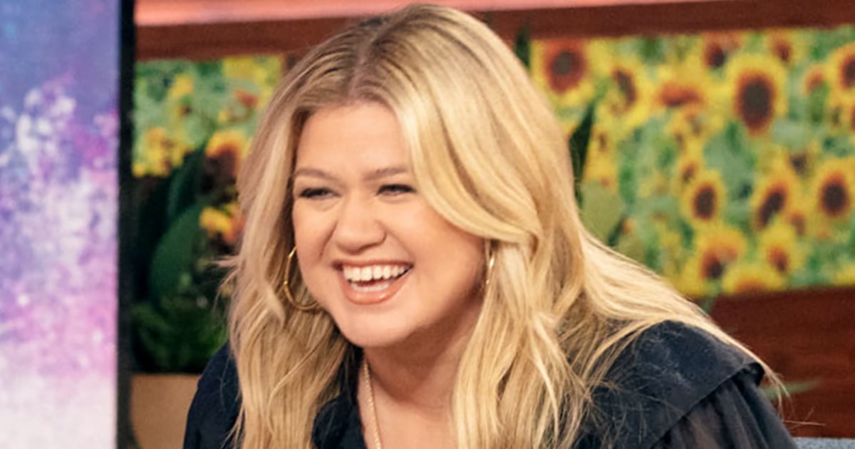 Kelly Clarkson Sings Adele's 'Set Fire to the Rain' for 'Kellyoke'