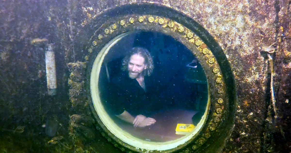 Professor Joseph Dituri Sets Record for Longest Time Living Underwater