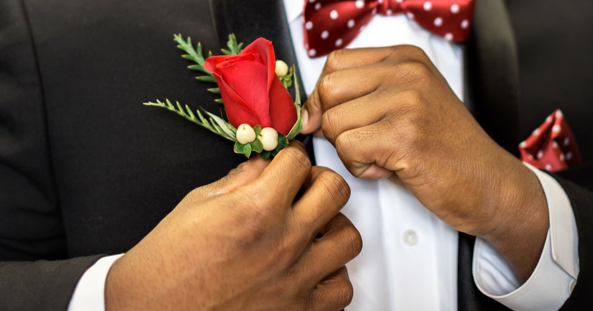 Over-The-Top Proms, Fun or Frivolous? The Internet Is Divided