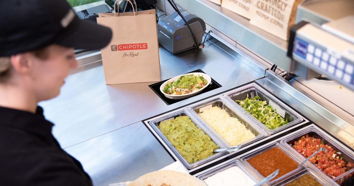 Chipotle's Newest Robot Makes Burrito Bowls And Salads. See It Put To ...